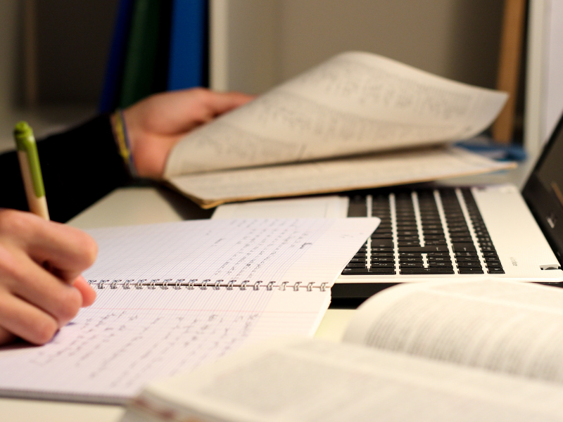 Building Students' Skills: Scaffolding Assessments - Centre for ...